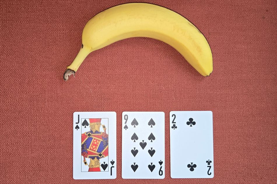 How can I spend less money on food at the WSOP?